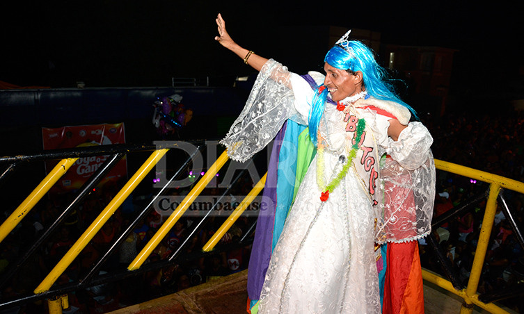 Cibalena cumpre tradição e arrasta “mar de foliões” para a avenida ...