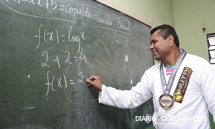 Dividindo tempo entre aulas e treinos, professor de matemática é ...