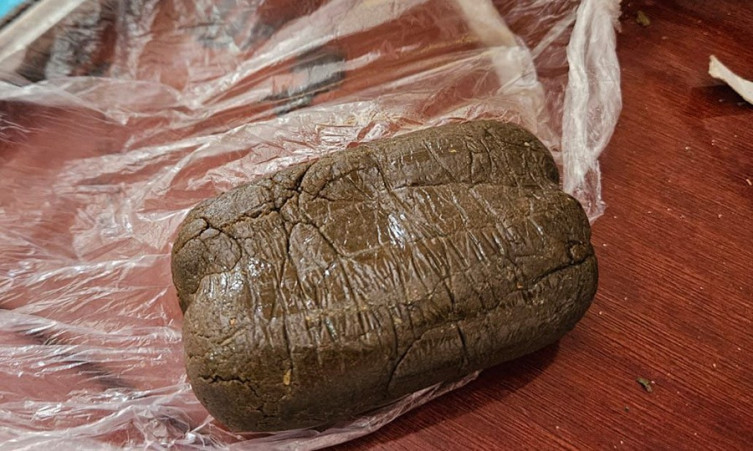 Tráfico de drogas: homem é preso com skunk e "ice" no Popular Nova ...